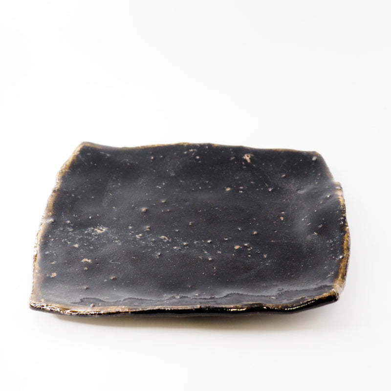 Handcrafted Black Plate from Mashiko – Keiko Uchida